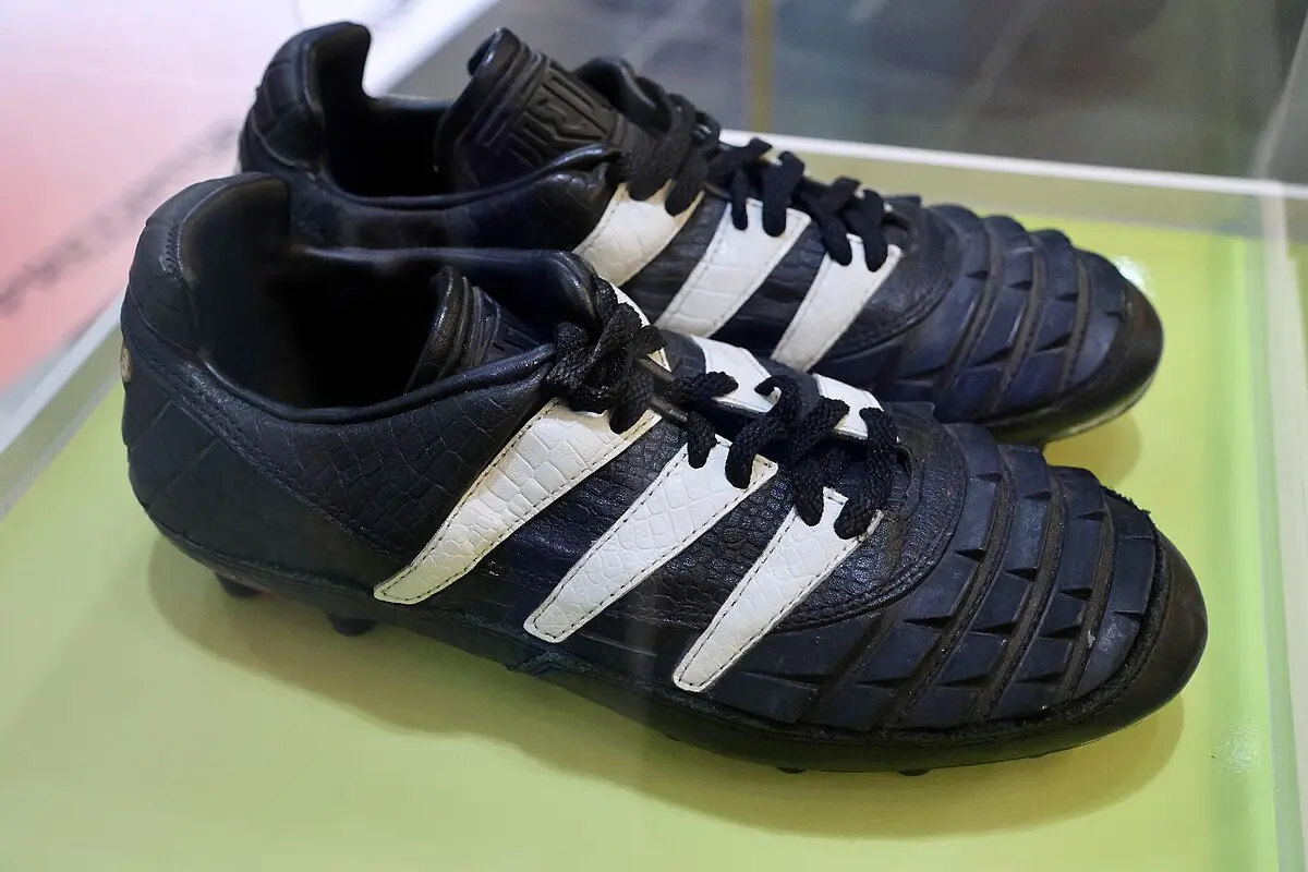 Botines adidas predator grises: historia, tecnología y modelos ...